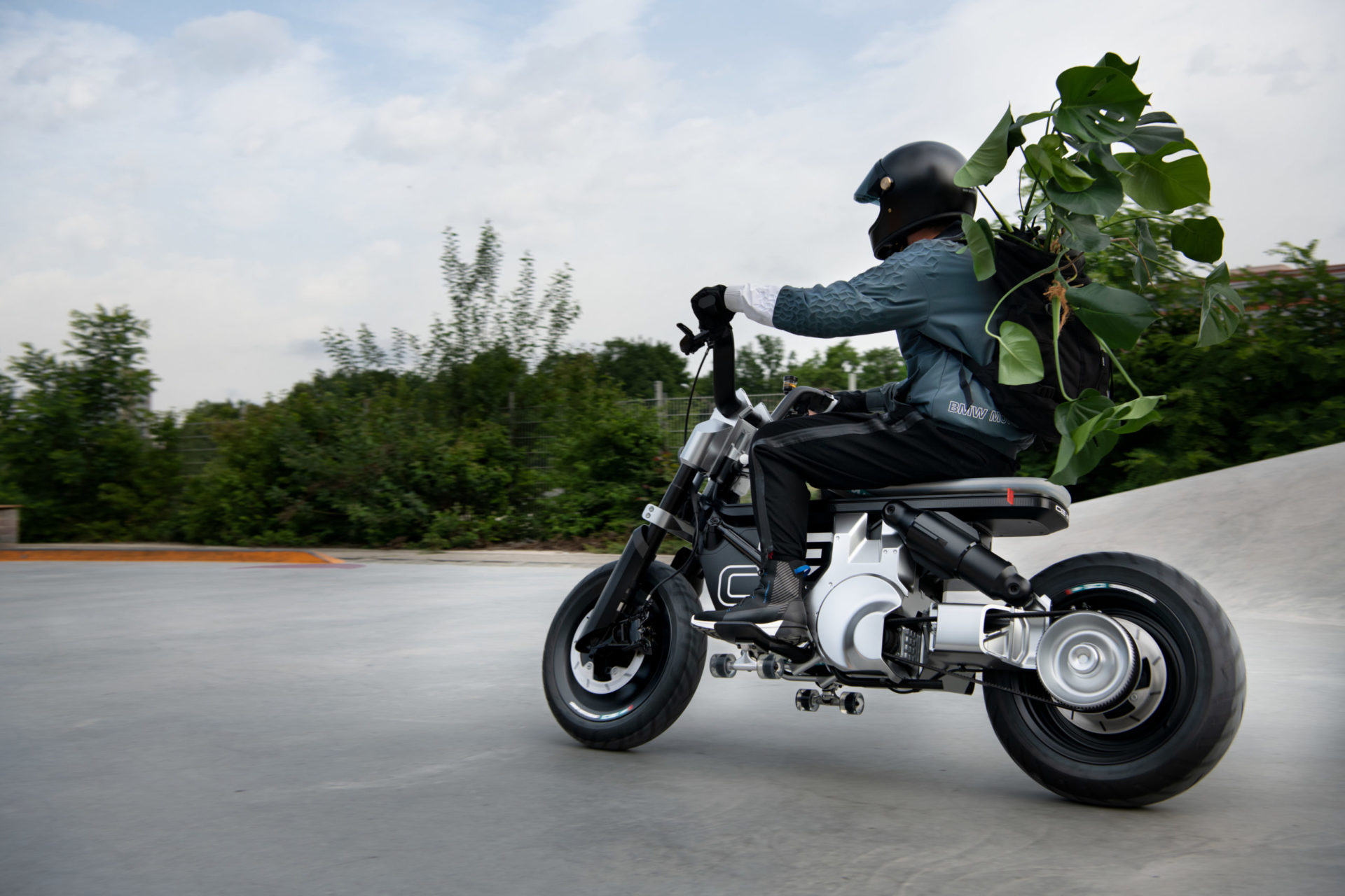 【電動バイク】BMW「Concept CE 0」発表！スペック・航続距離は？ BMW Motorrad | Rioblog