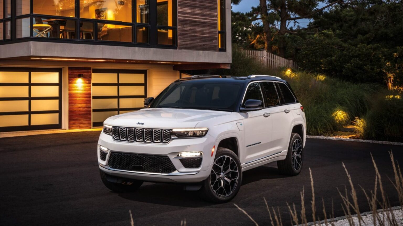 【2022】グランドチェロキーにPHEVモデルが追加【ジープ】 | Rioblog